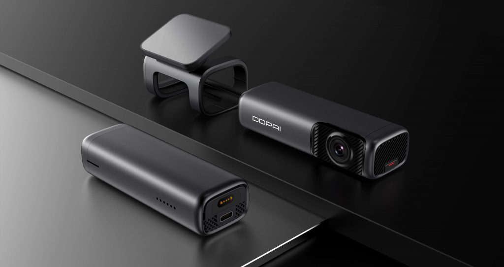 DDPAI Dash Cam Mini 5 is a bloated 4K car camera. It has up to 64 GB