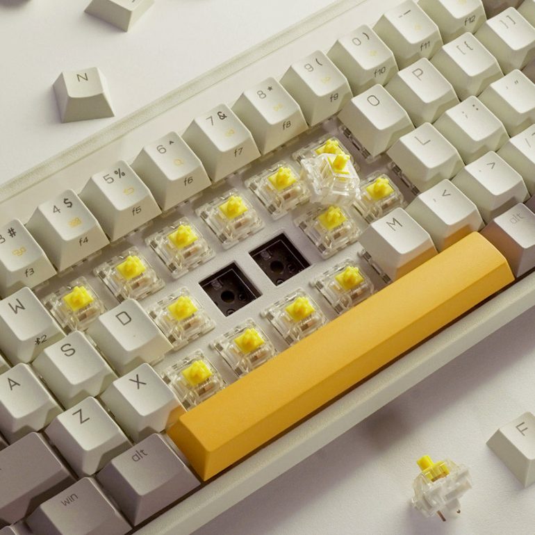 Xiaomi with the MIIIW brand presents a mechanical keyboard with a ...
